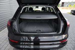 Brown Audi E-Tron 2023 in Marupe, with an engine capacity of 0.00 L and mileage of 89 thousand km for 43500 €, photo 31 on AUTOMOTO.COM.LV