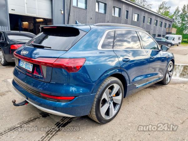 Audi E-Tron 2018 Tallina, ar dzinēja tilpumu 0.00 L un nobraukumu 204 tūkst. km par 20900 €, foto 4 vietnē AUTOMOTO.COM.LV