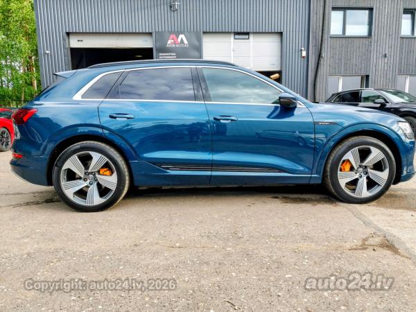 Audi E-Tron 2018 Tallina, ar dzinēja tilpumu 0.00 L un nobraukumu 204 tūkst. km par 20900 €, foto 5 vietnē AUTOMOTO.COM.LV