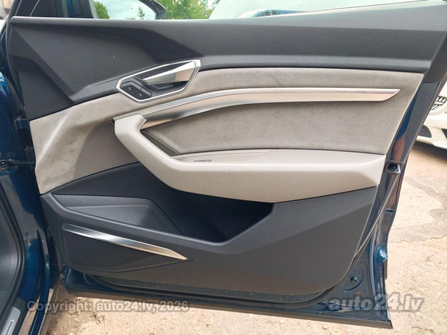 Audi E-Tron 2018 in Tallinn, with an engine capacity of 0.00 L and mileage of 204 thousand km for 20900 €, photo 14 on AUTOMOTO.COM.LV
