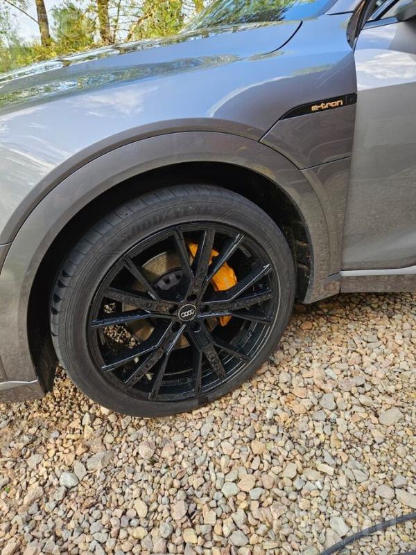 Audi E-Tron 2019 in Riga, with an engine capacity of 0.00 L and mileage of 101 thousand km for 28000 €, photo 6 on AUTOMOTO.COM.LV