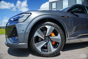 Audi E-Tron 2020 in Kaunas, with an engine capacity of 0.00 L and mileage of 114 thousand km for 32250 €, photo 7 on AUTOMOTO.COM.LV
