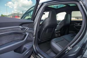 Audi E-Tron 2020 in Kaunas, with an engine capacity of 0.00 L and mileage of 114 thousand km for 32250 €, photo 35 on AUTOMOTO.COM.LV