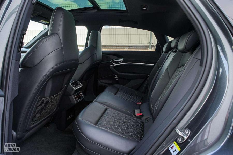 Audi E-Tron 2020 in Kaunas, with an engine capacity of 0.00 L and mileage of 114 thousand km for 32250 €, photo 36 on AUTOMOTO.COM.LV