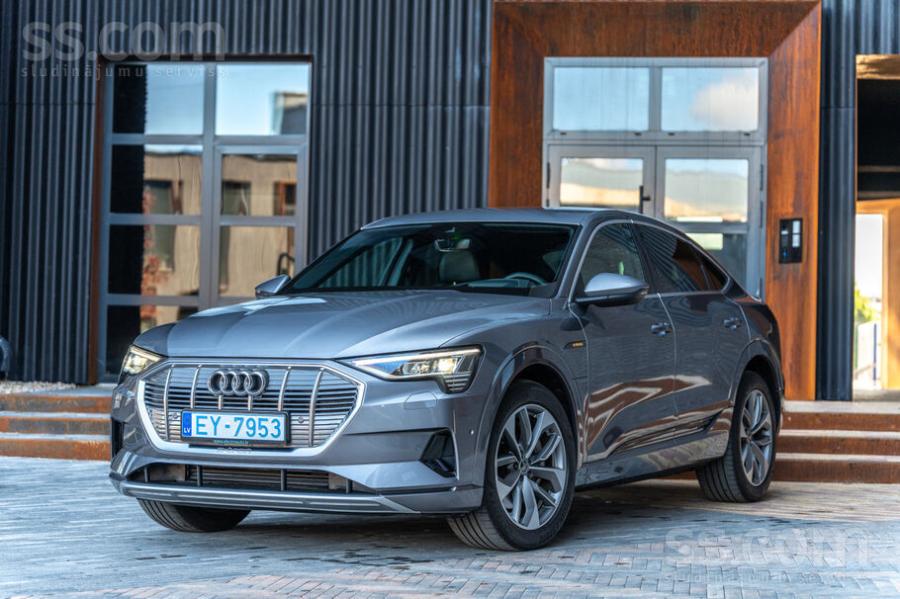 Audi E-Tron 2022 Rīga, ar dzinēja tilpumu 0.00 L un nobraukumu 32 tūkst. km par 39990 €, foto 3 vietnē AUTOMOTO.COM.LV