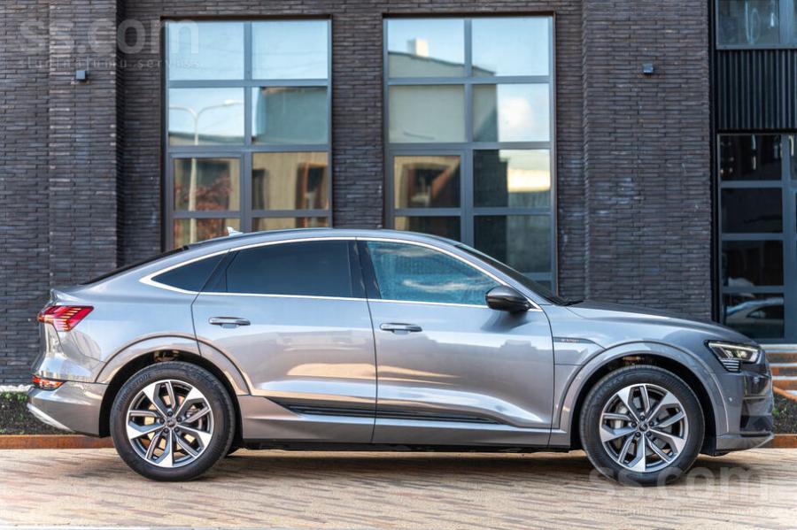 Audi E-Tron 2022 Rīga, ar dzinēja tilpumu 0.00 L un nobraukumu 32 tūkst. km par 39990 €, foto 7 vietnē AUTOMOTO.COM.LV