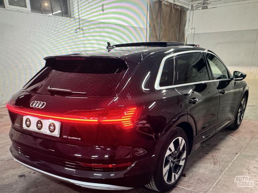 Audi E-Tron 2022 Klaipėda, ar dzinēja tilpumu 0.00 L un nobraukumu 97 tūkst. km par 25700 €, foto 4 vietnē AUTOMOTO.COM.LV