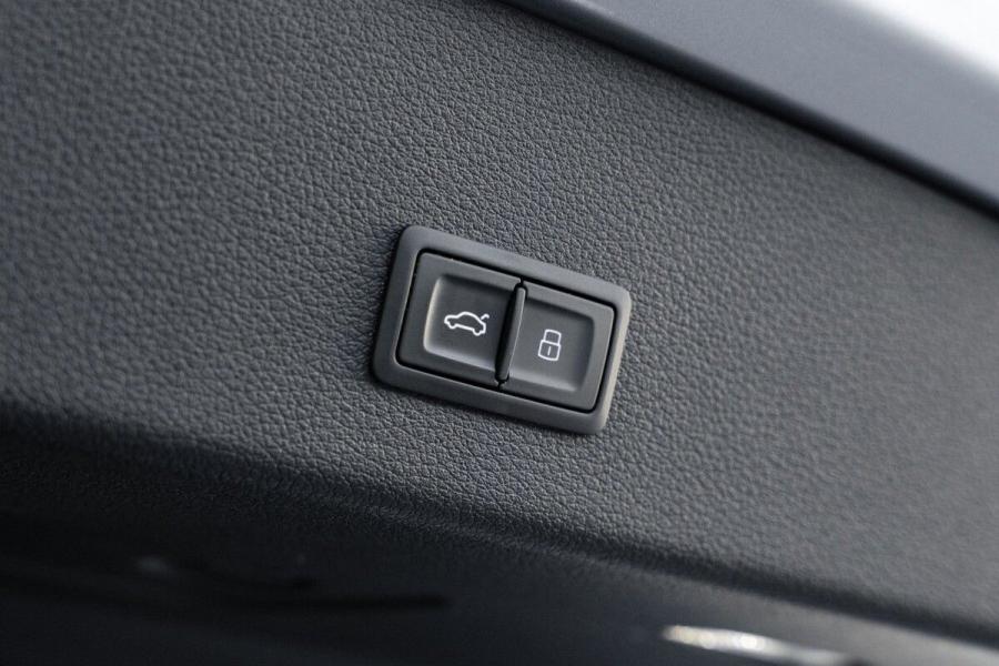 Audi E-Tron 2022 in Marupe, with an engine capacity of 0.00 L and mileage of 77 thousand km for 34000 €, photo 36 on AUTOMOTO.COM.LV