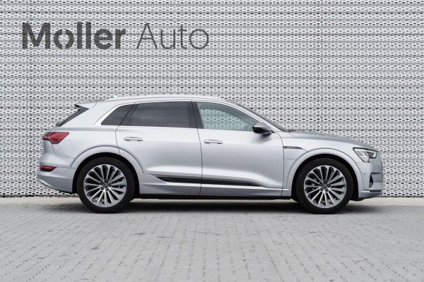 Audi E-Tron 2022 in Marupe, with an engine capacity of 0.00 L and mileage of 63 thousand km for 29150 €, photo 6 on AUTOMOTO.COM.LV