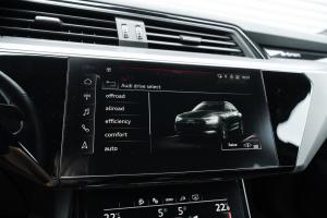 Ауди E-Tron 2022 в Марупе, объемом двигателя 0.00 л и пробегом 63 тыс. км за 29150 €, фото 22 на AUTOMOTO.COM.LV