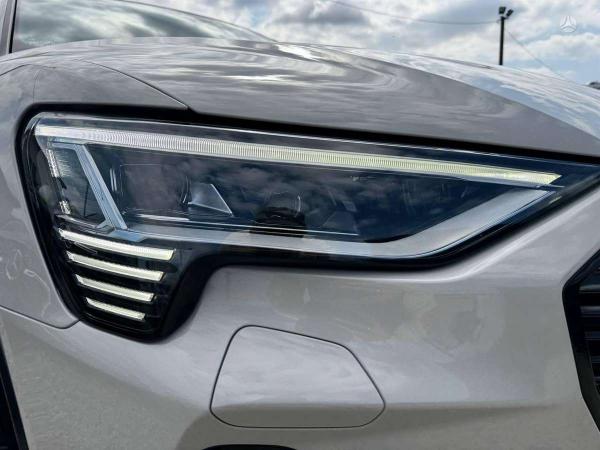 Ауди E-Tron 2023 в Вильнюс, объемом двигателя 0.00 л и пробегом 78 тыс. км за 40600 €, фото 10 на AUTOMOTO.COM.LV