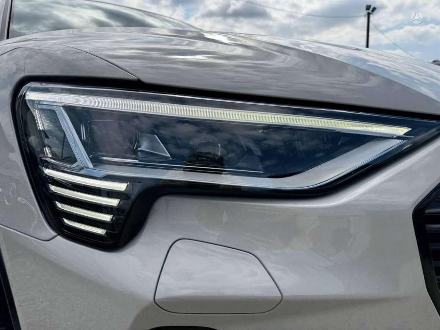 Ауди E-Tron 2023 в Вильнюс, объемом двигателя 0.00 л и пробегом 78 тыс. км за 40600 €, фото 11 на AUTOMOTO.COM.LV