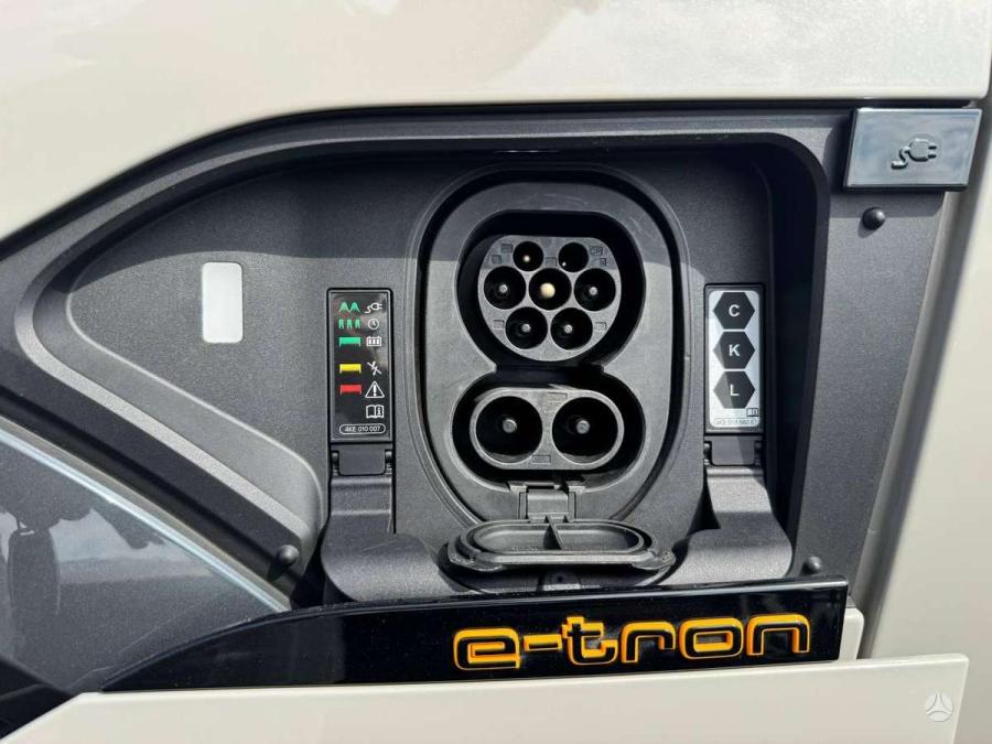 Ауди E-Tron 2023 в Вильнюс, объемом двигателя 0.00 л и пробегом 78 тыс. км за 40600 €, фото 12 на AUTOMOTO.COM.LV