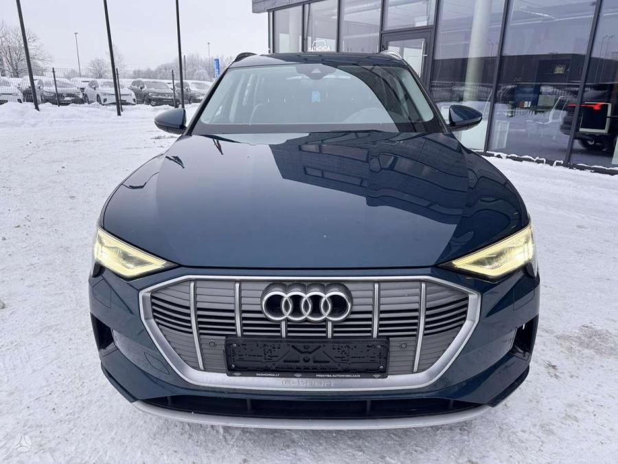 Green Audi E-Tron 2019 in Kaunas, with an engine capacity of 0.00 L and mileage of 157 thousand km for 19200 €, photo 2 on AUTOMOTO.COM.LV