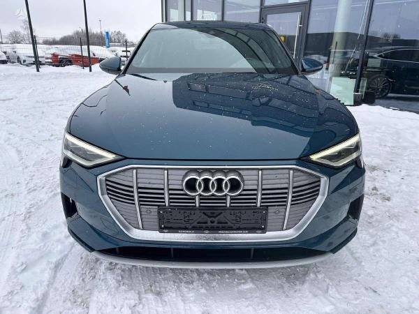 Green Audi E-Tron 2020 in Kaunas, with an engine capacity of 0.00 L and mileage of 202 thousand km for 21700 €, photo 2 on AUTOMOTO.COM.LV