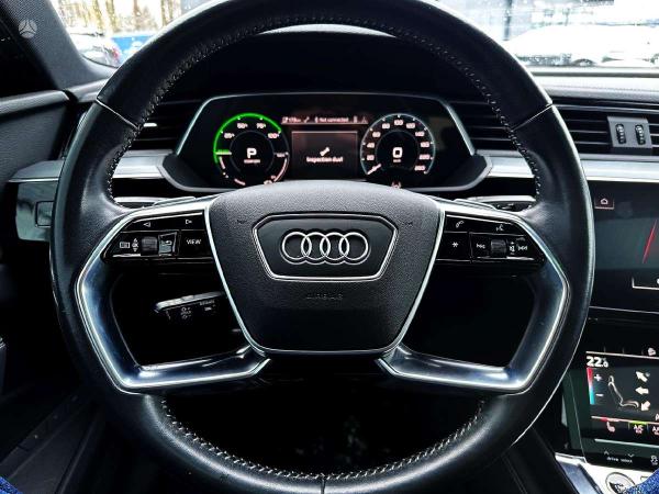 Green Audi E-Tron 2020 in Kaunas, with an engine capacity of 0.00 L and mileage of 202 thousand km for 21700 €, photo 8 on AUTOMOTO.COM.LV