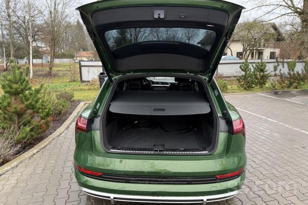Green Audi E-Tron 2021 in Riga, with an engine capacity of 0.00 L and mileage of 51 thousand km for 37500 €, photo 5 on AUTOMOTO.COM.LV