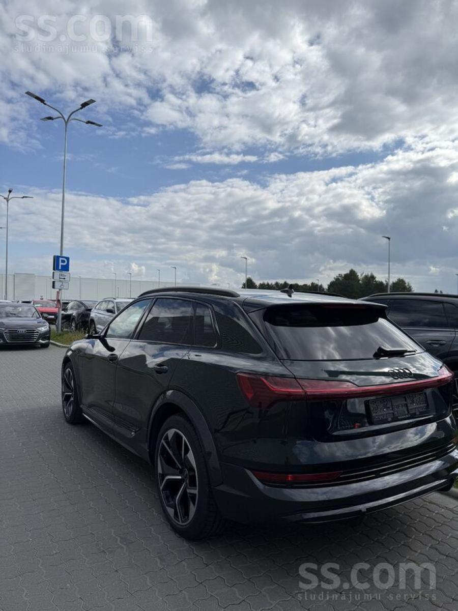 Zaļš Audi E-Tron 2022 Rīga, ar dzinēja tilpumu 0.00 L un nobraukumu 59 tūkst. km par 44000 €, foto 5 vietnē AUTOMOTO.COM.LV