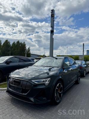 Zaļš Audi E-Tron 2022 Rīga, ar dzinēja tilpumu 0.00 L un nobraukumu 59 tūkst. km par 44000 €, foto 6 vietnē AUTOMOTO.COM.LV