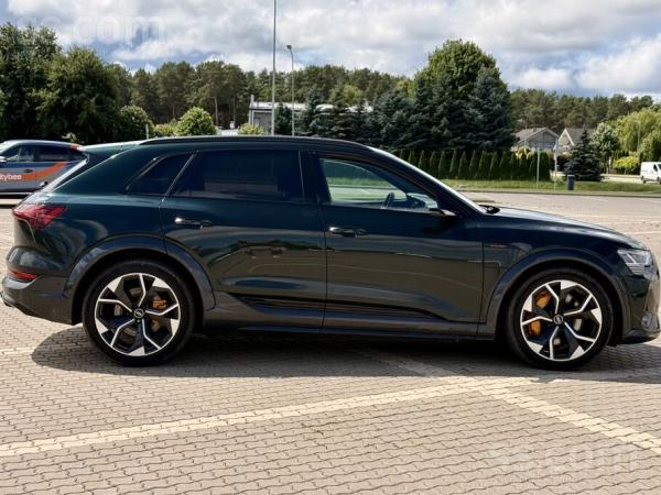 Зеленый Ауди E-Tron 2022 в Рига, объемом двигателя 0.00 л и пробегом 61 тыс. км за 43000 €, фото 4 на AUTOMOTO.COM.LV