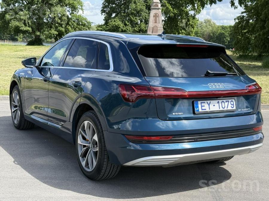 Green Audi E-Tron 2020 in Riga, with an engine capacity of 0.00 L and mileage of 0 thousand km for 19990 €, photo 4 on AUTOMOTO.COM.LV