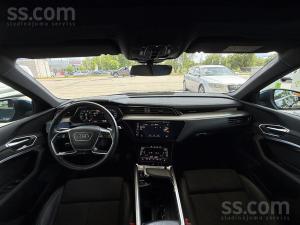 Green Audi E-Tron 2020 in Riga, with an engine capacity of 0.00 L and mileage of 0 thousand km for 19990 €, photo 7 on AUTOMOTO.COM.LV