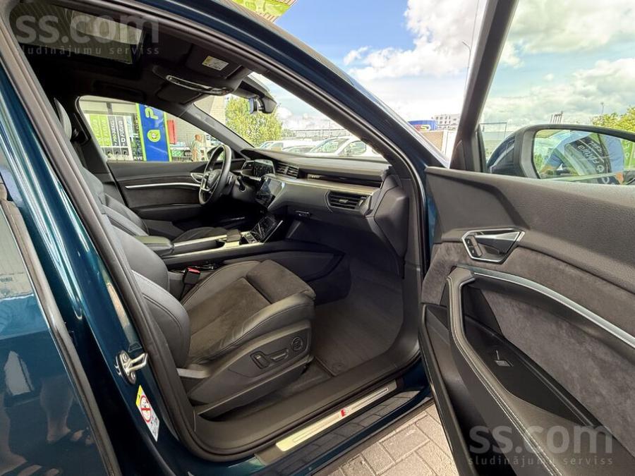 Green Audi E-Tron 2020 in Riga, with an engine capacity of 0.00 L and mileage of 0 thousand km for 19990 €, photo 8 on AUTOMOTO.COM.LV