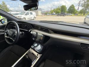 Green Audi E-Tron 2020 in Riga, with an engine capacity of 0.00 L and mileage of 0 thousand km for 19990 €, photo 9 on AUTOMOTO.COM.LV
