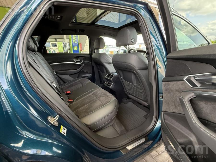 Green Audi E-Tron 2020 in Riga, with an engine capacity of 0.00 L and mileage of 0 thousand km for 19990 €, photo 10 on AUTOMOTO.COM.LV