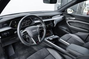 Grey Audi E-Tron 2021 in Riga, with an engine capacity of 0.00 L and mileage of 17 thousand km for 34500 €, photo 32 on AUTOMOTO.COM.LV