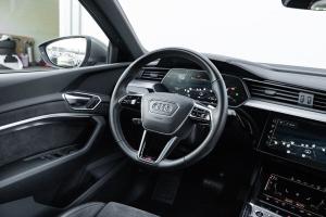 Grey Audi E-Tron 2021 in Riga, with an engine capacity of 0.00 L and mileage of 17 thousand km for 34500 €, photo 35 on AUTOMOTO.COM.LV