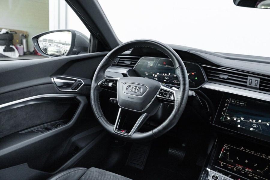 Grey Audi E-Tron 2021 in Riga, with an engine capacity of 0.00 L and mileage of 17 thousand km for 34500 €, photo 35 on AUTOMOTO.COM.LV