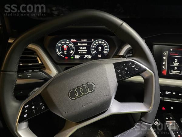 Grey Audi E-Tron 2022 in Riga, with an engine capacity of 0.00 L and mileage of 90 thousand km for 39900 €, photo 5 on AUTOMOTO.COM.LV