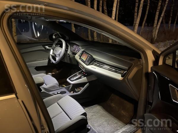 Grey Audi E-Tron 2022 in Riga, with an engine capacity of 0.00 L and mileage of 90 thousand km for 39900 €, photo 6 on AUTOMOTO.COM.LV