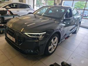 Grey Audi E-Tron 2022 in Vilnius, with an engine capacity of 0.00 L and mileage of 101 thousand km for 31650 €, photo 3 on AUTOMOTO.COM.LV