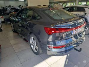 Grey Audi E-Tron 2022 in Vilnius, with an engine capacity of 0.00 L and mileage of 101 thousand km for 31650 €, photo 5 on AUTOMOTO.COM.LV