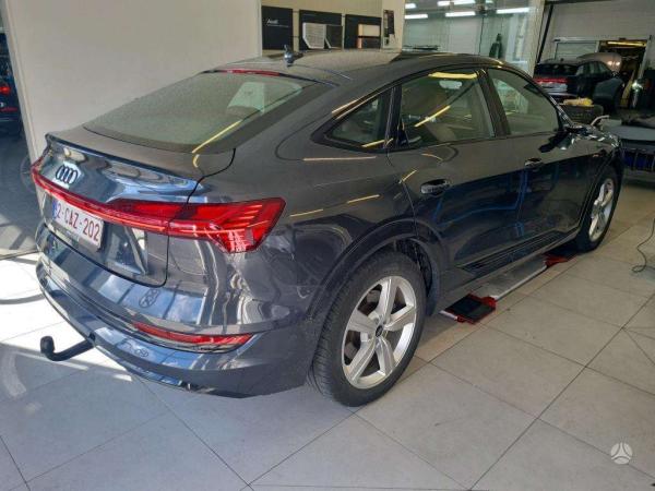 Pelēks Audi E-Tron 2022 Viļņa, ar dzinēja tilpumu 0.00 L un nobraukumu 101 tūkst. km par 31650 €, foto 5 vietnē AUTOMOTO.COM.LV