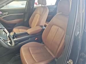 Grey Audi E-Tron 2022 in Vilnius, with an engine capacity of 0.00 L and mileage of 101 thousand km for 31650 €, photo 11 on AUTOMOTO.COM.LV