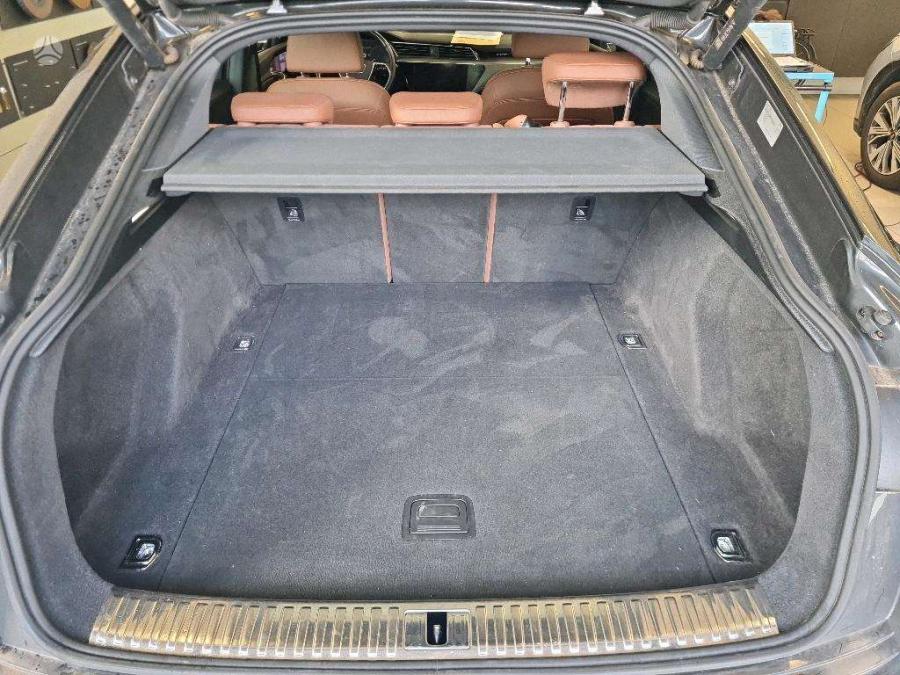 Grey Audi E-Tron 2022 in Vilnius, with an engine capacity of 0.00 L and mileage of 101 thousand km for 31650 €, photo 12 on AUTOMOTO.COM.LV