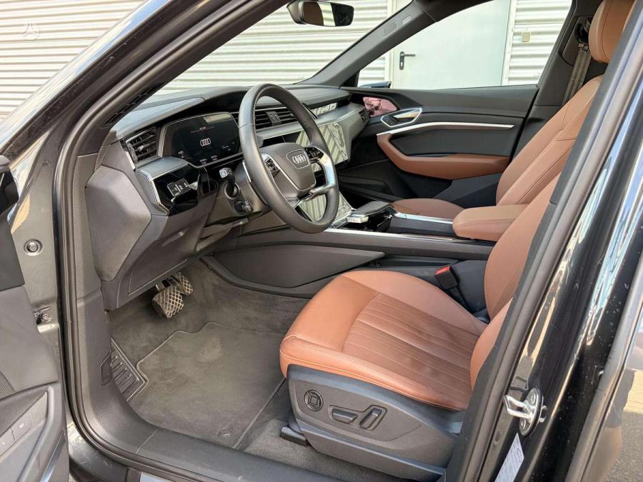 Pelēks Audi E-Tron 2022 Viļņa, ar dzinēja tilpumu 0.00 L un nobraukumu 101 tūkst. km par 31650 €, foto 9 vietnē AUTOMOTO.COM.LV