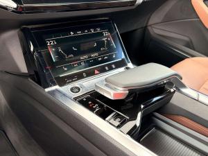 Pelēks Audi E-Tron 2022 Viļņa, ar dzinēja tilpumu 0.00 L un nobraukumu 101 tūkst. km par 31650 €, foto 17 vietnē AUTOMOTO.COM.LV