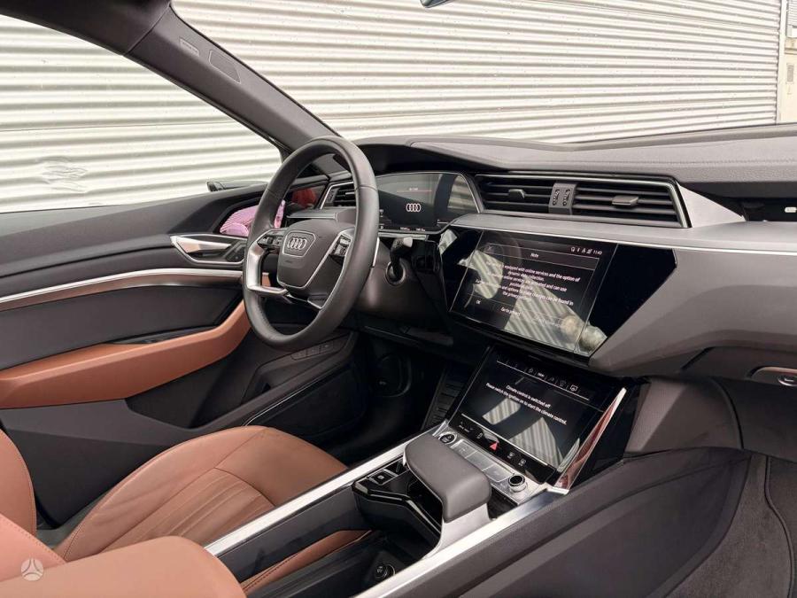 Pelēks Audi E-Tron 2022 Viļņa, ar dzinēja tilpumu 0.00 L un nobraukumu 101 tūkst. km par 31650 €, foto 18 vietnē AUTOMOTO.COM.LV