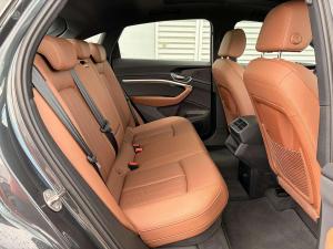 Pelēks Audi E-Tron 2022 Viļņa, ar dzinēja tilpumu 0.00 L un nobraukumu 101 tūkst. km par 31650 €, foto 20 vietnē AUTOMOTO.COM.LV
