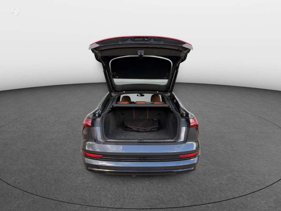 Pelēks Audi E-Tron 2022 Viļņa, ar dzinēja tilpumu 0.00 L un nobraukumu 101 tūkst. km par 31650 €, foto 29 vietnē AUTOMOTO.COM.LV
