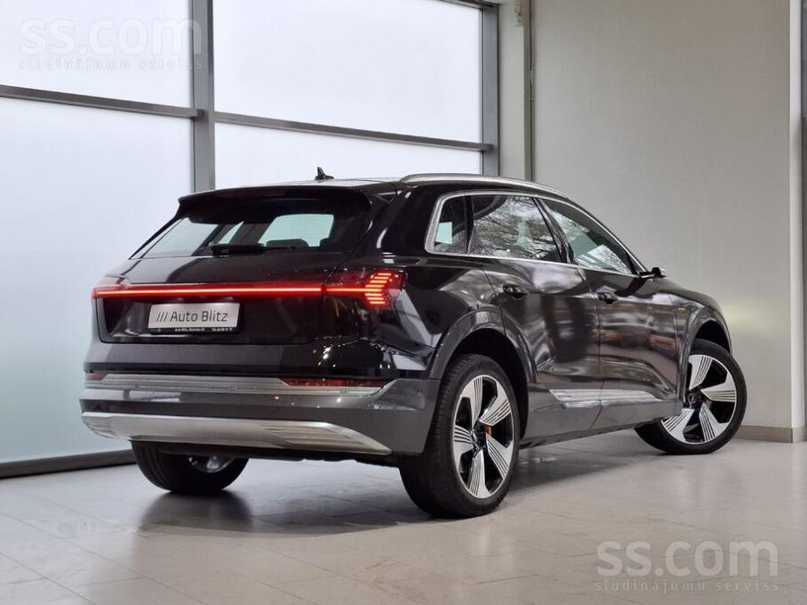 Pelēks Audi E-Tron 2019 Rīga, ar dzinēja tilpumu 0.00 L un nobraukumu 90 tūkst. km par 29500 €, foto 2 vietnē AUTOMOTO.COM.LV