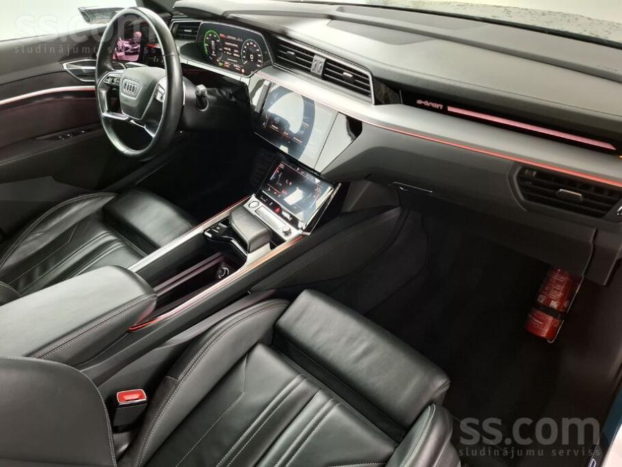 Pelēks Audi E-Tron 2019 Rīga, ar dzinēja tilpumu 0.00 L un nobraukumu 90 tūkst. km par 29500 €, foto 8 vietnē AUTOMOTO.COM.LV