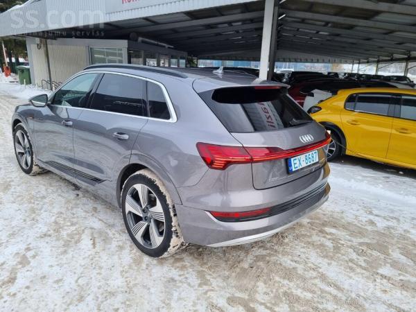 Pelēks Audi E-Tron 2019 Rīga, ar dzinēja tilpumu 0.00 L un nobraukumu 126 tūkst. km par 23600 €, foto 4 vietnē AUTOMOTO.COM.LV