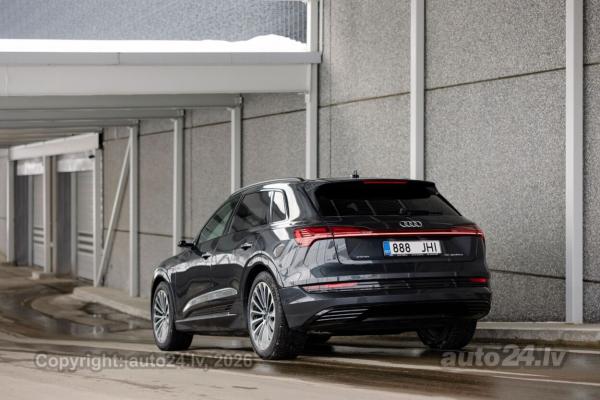 Grey Audi E-Tron 2019 in Tallinn, with an engine capacity of 0.00 L and mileage of 86 thousand km for 31900 €, photo 5 on AUTOMOTO.COM.LV