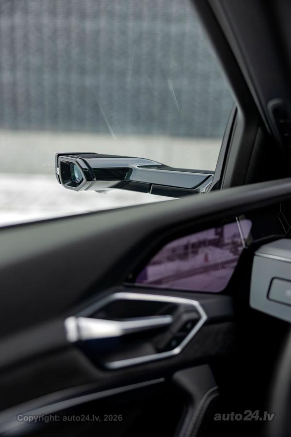 Grey Audi E-Tron 2019 in Tallinn, with an engine capacity of 0.00 L and mileage of 86 thousand km for 31900 €, photo 11 on AUTOMOTO.COM.LV