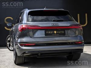 Pelēks Audi E-Tron 2019 Tukums, ar dzinēja tilpumu 0.00 L un nobraukumu 145 tūkst. km par 23990 €, foto 4 vietnē AUTOMOTO.COM.LV